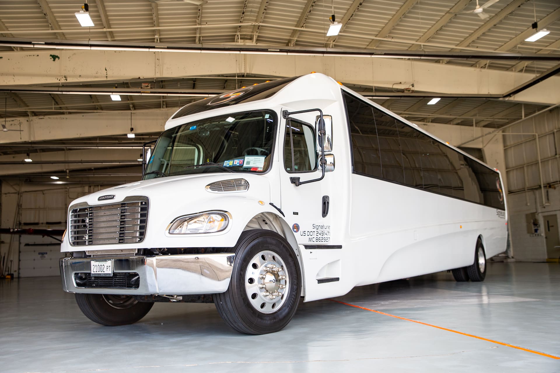 Chicago Executive Bus with Luggage | Signature Transportation